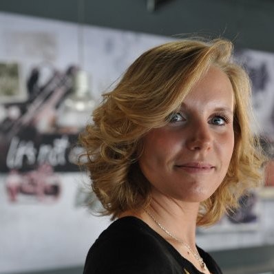 De la communication à l'éducation des Jeunes Enfants